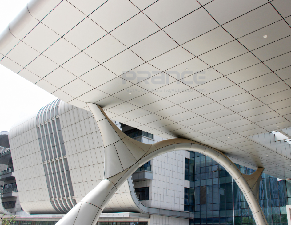 Design Risk Awareness When Specifying Hyperbolic Panels in Landmark ...