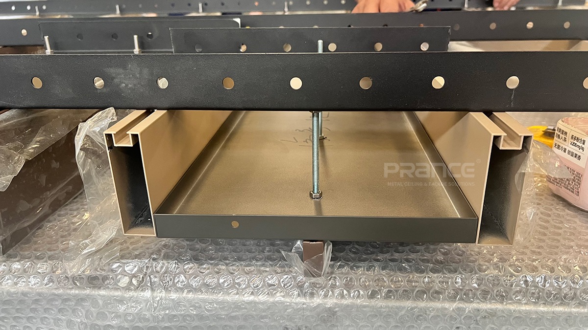 Hong Kong International Airport Terminal 1 Profile Baffle Ceiling Project | PRANCE