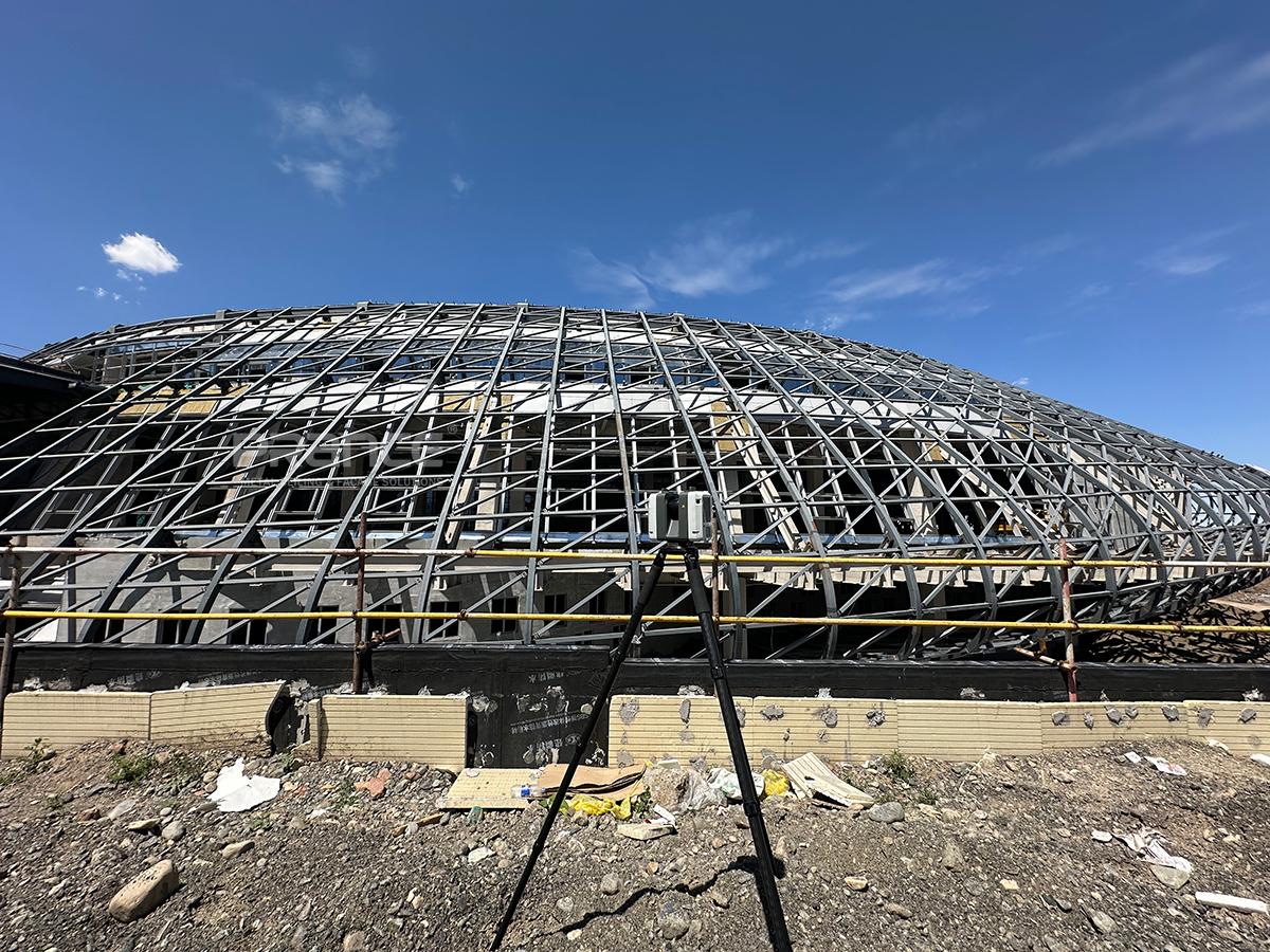 Revêtement extérieur en aluminium du Centre sportif circulaire du ...