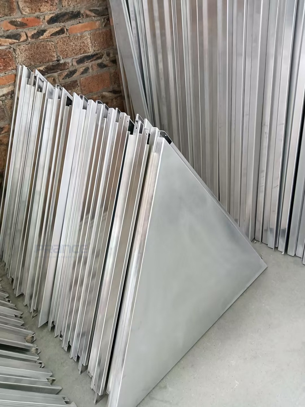 Proiectum Laquearis Triangularis Aluminii Aulae Convivialis Bruneiensis ...