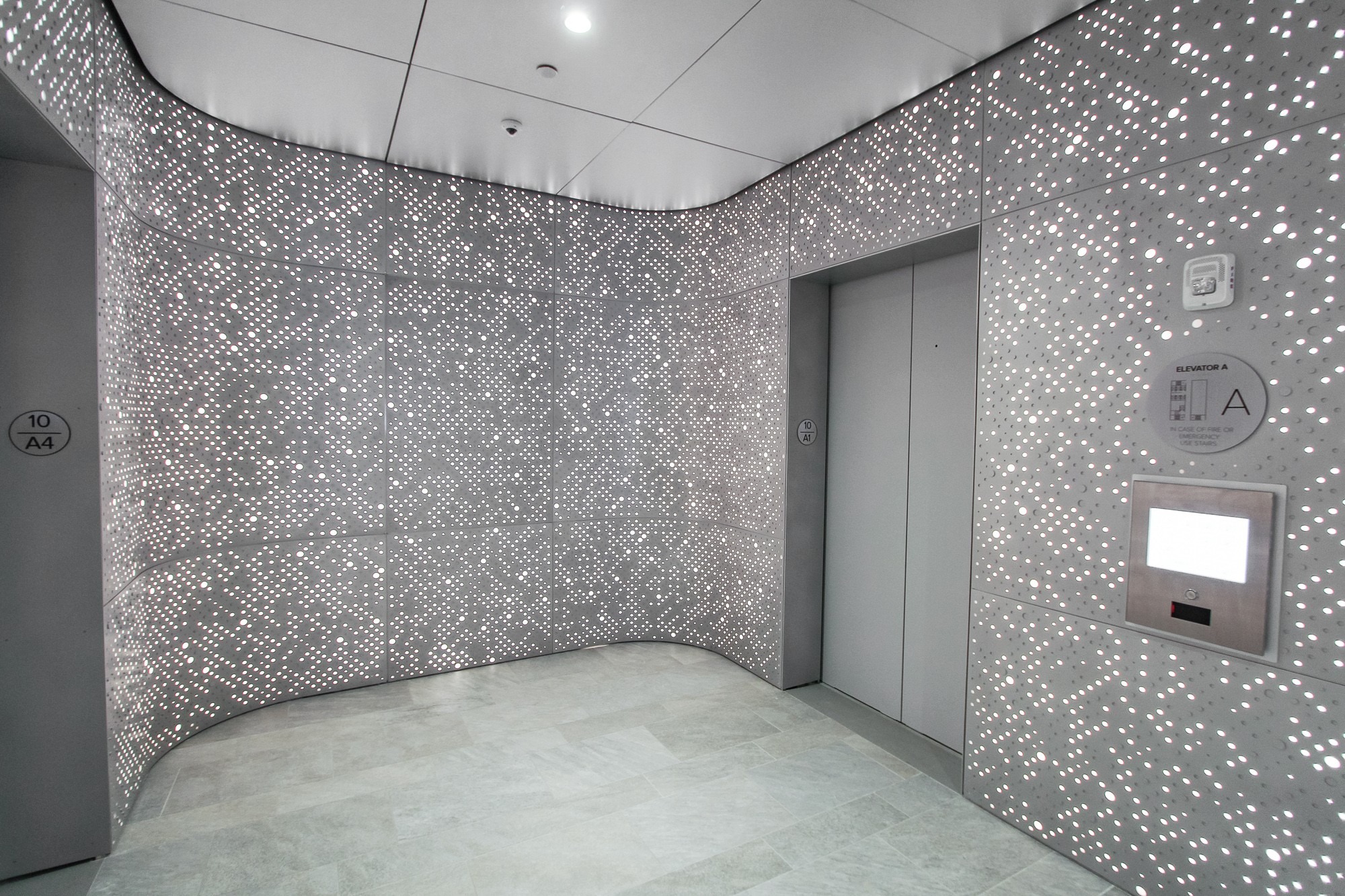 Panel Dinding Berlubang Vs Panel Padat: Pilihan Terbaik