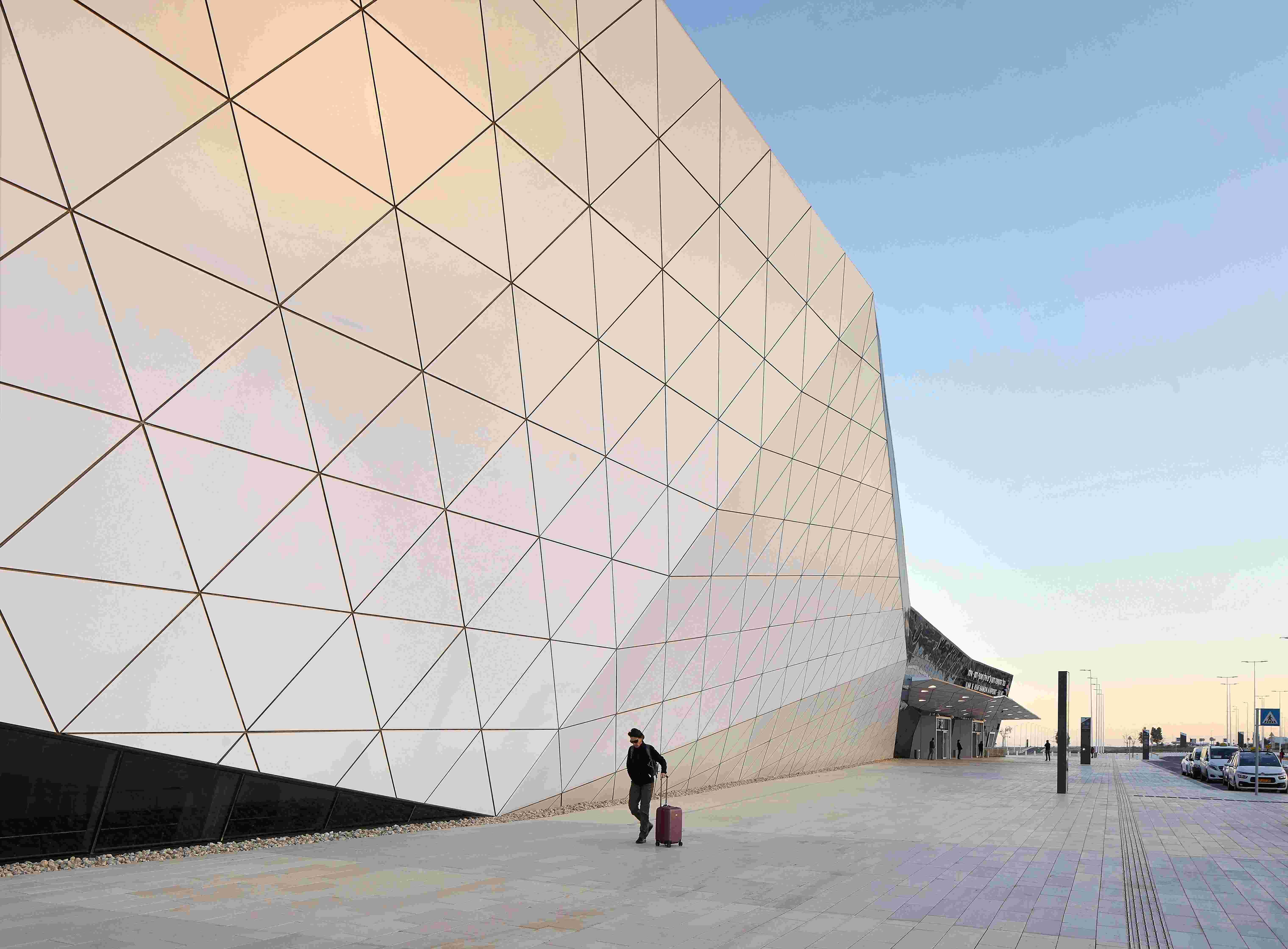 Deco Metal Panel Vs Traditional Cladding: a Performance Showdown