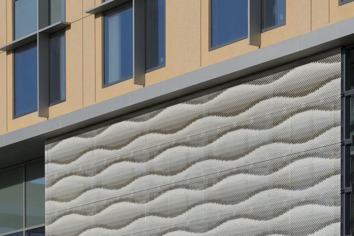 Fasadın Kənarında: Xarici Metal Üzlük üçün Tətbiq Təlimatı