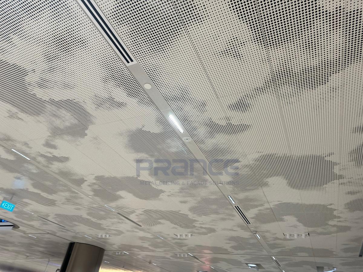 Proyek Panel Aluminium Berlubang Bandara Changi Singapura