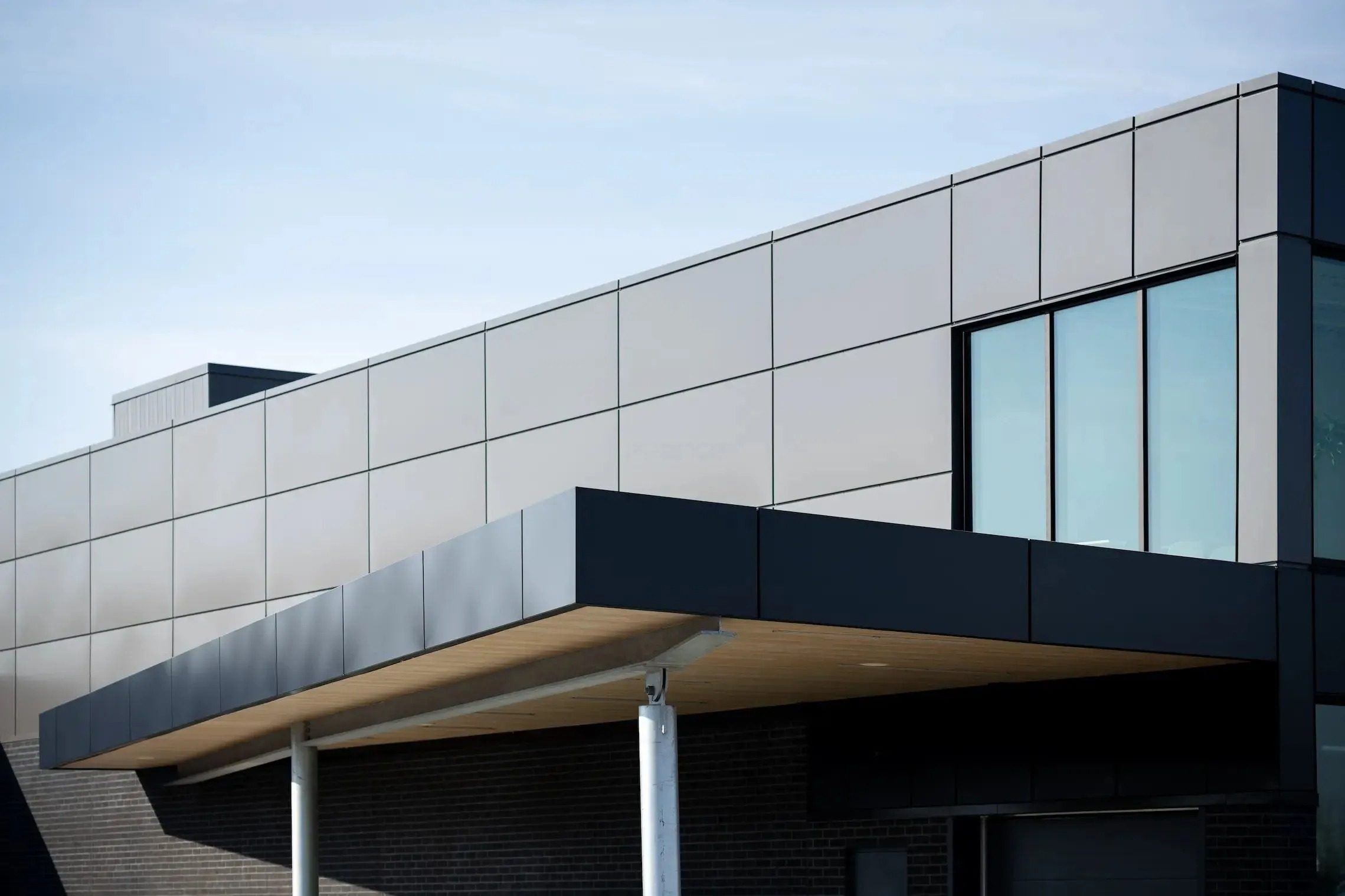 Composite Panel Wall Vs Traditional Walls: Which to Choose?